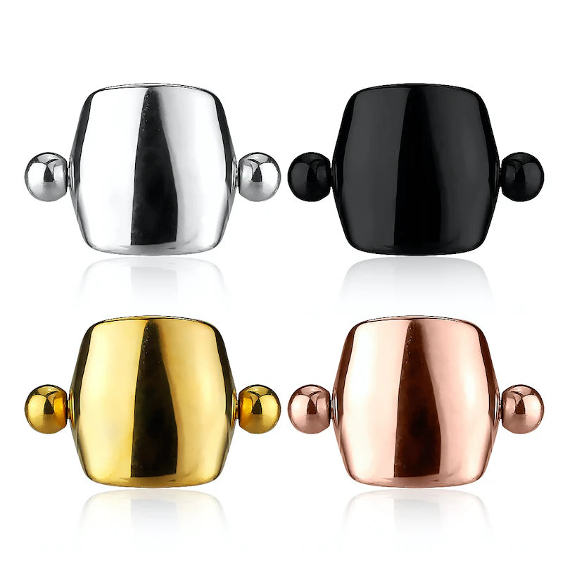 Piercing em forma de escudo Para Helix – Sara Bird Tattoo